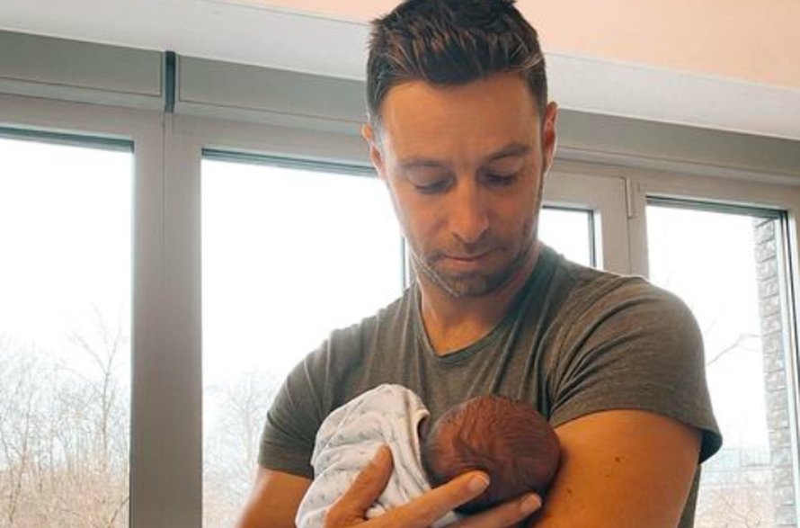 Acteur Louis Talpe verwelkomt tweede zoon